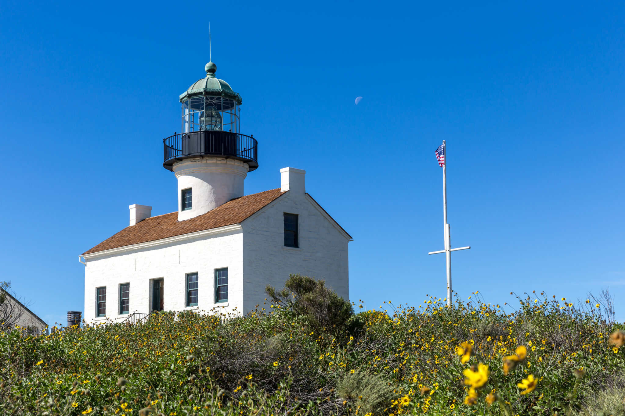 14 Historic Lighthouses that Still Watch Over the California Coast ...
